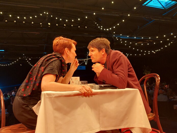 Gehaald! 433 koppels scoren het wereldrecord 'Italian Kiss' in Flanders ...