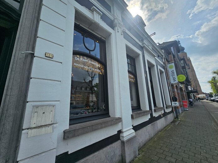 NET OPEN. Thea (71) opent De Haan Juweliers op de Vrijheid: “We richten ...