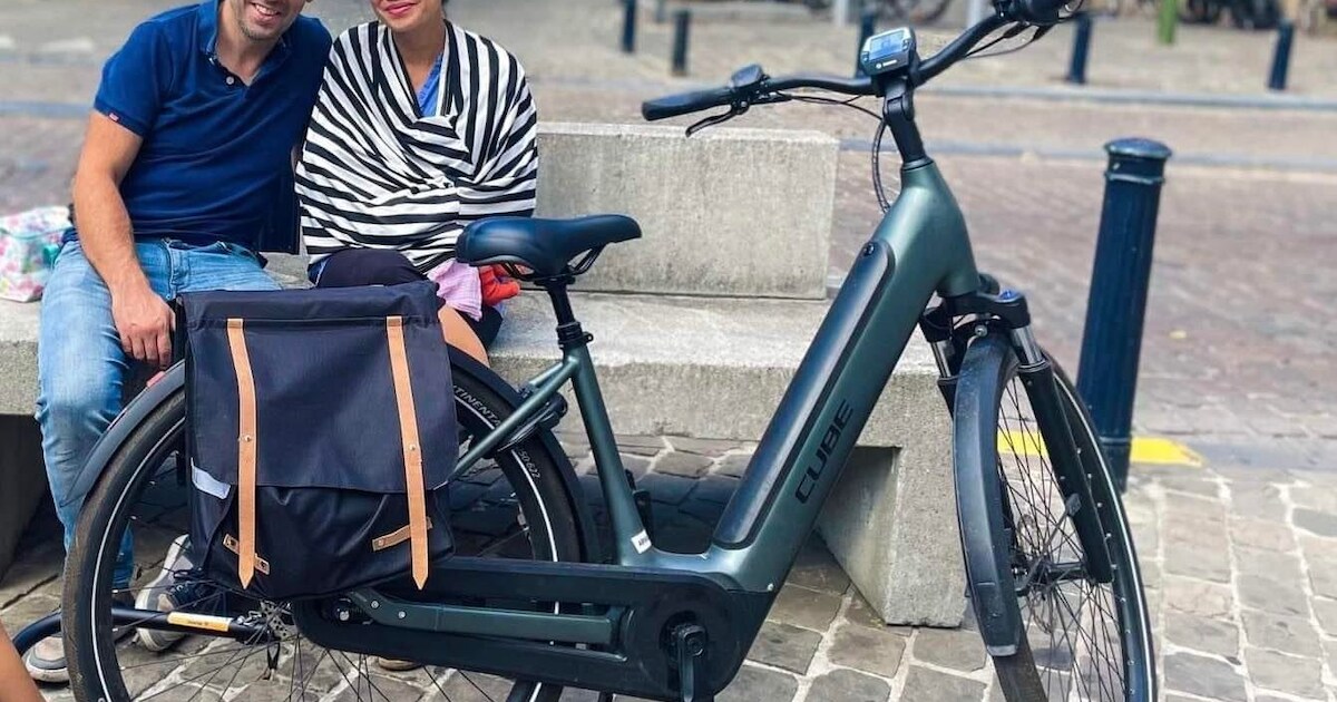 Kobe ziet dief op zijn pas gestolen e-bike rijden, maar kan hem net ...