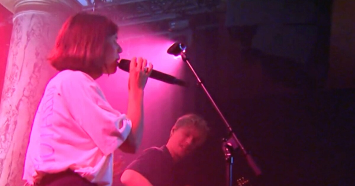 Meau speelt voor uitverkochte Roma: "Muziek is mijn therapie” | Muziek ...