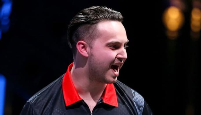 Brian Raman deelt zijn geheimen op Darts Company | Tongeren | hln.be