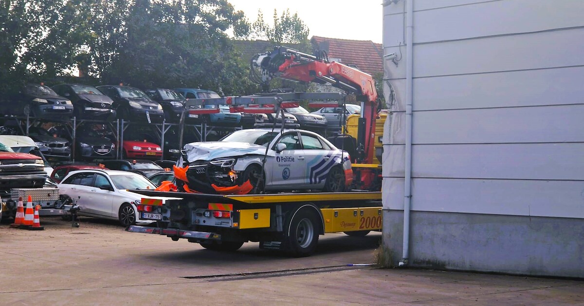 KIJK. Politiewagen crasht bij achtervolging: “Vluchtende wagen kon ...