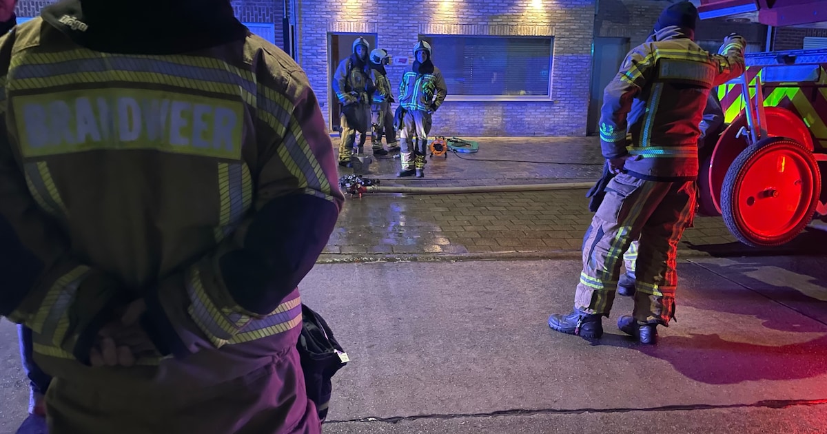 Defect aan rookgasafvoer kachel zet woning onder rook | Harelbeke | HLN.be