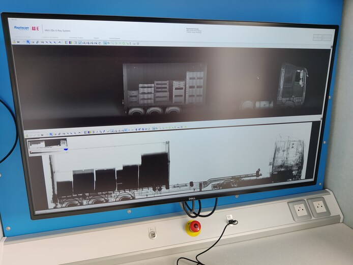 Douane krijgt 9 mobiele scanners om risicocontainers in de haven ...