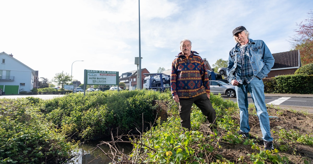 “Grasmachine zakt gewoon weg in de natte grond”: buren wijzen naar stad ...