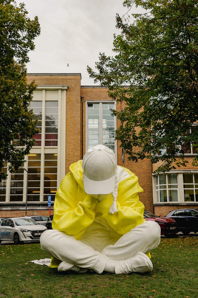 Indrukwekkende standbeeld ‘Stille Strijd’ op de Graanmarkt: “Plek van ...
