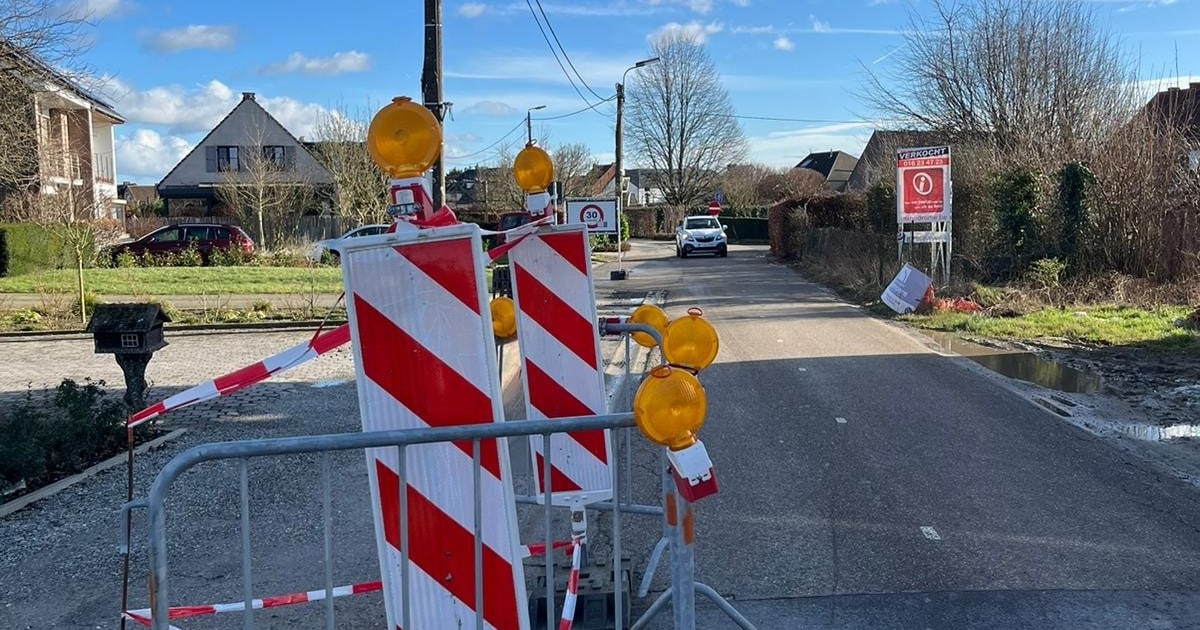 Abdijlaan weekje afgesloten voor doorgaand verkeer na zinkgat en andere dringende herstelling ...