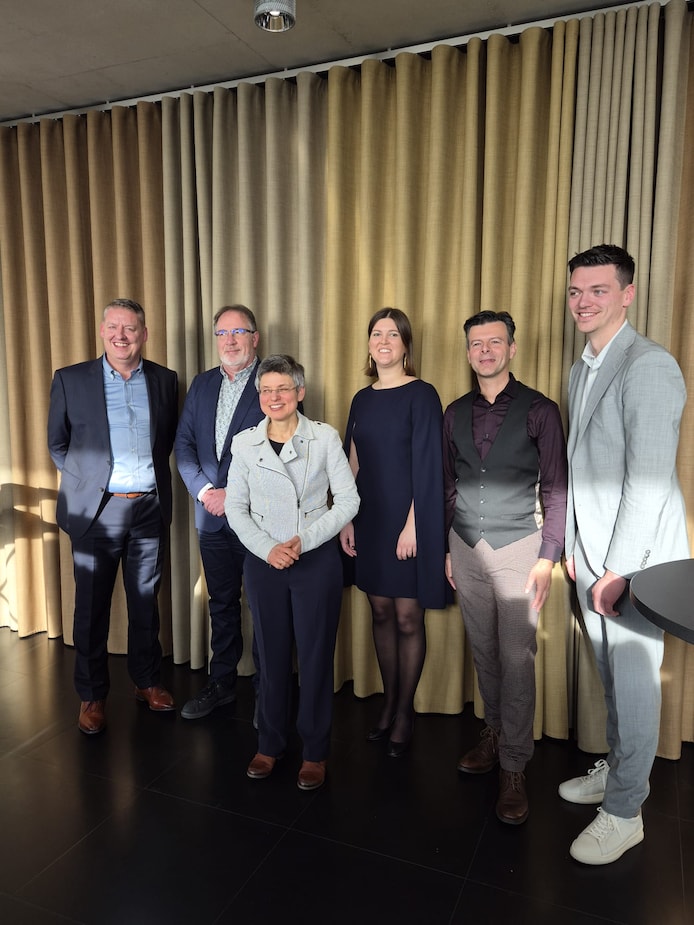 Burgemeesters leggen eed af bij gouverneur Cathy Berx ...