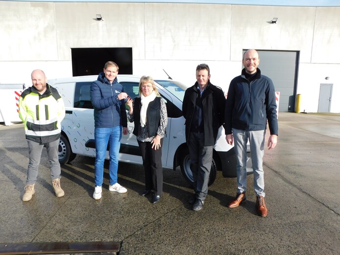 Nieuw elektrisch dienstvoertuig en nieuwe wagen voor dienst ...