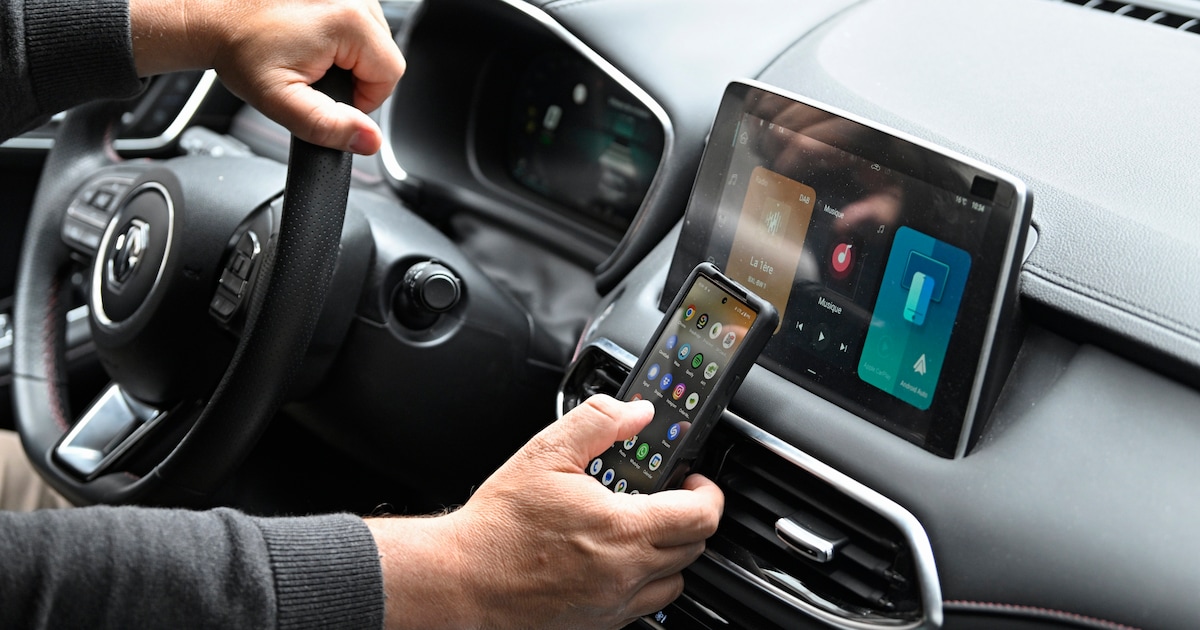 Agent denkt gsm-gebruik achter stuur te zien… vanuit zijn kantoor, maar ...