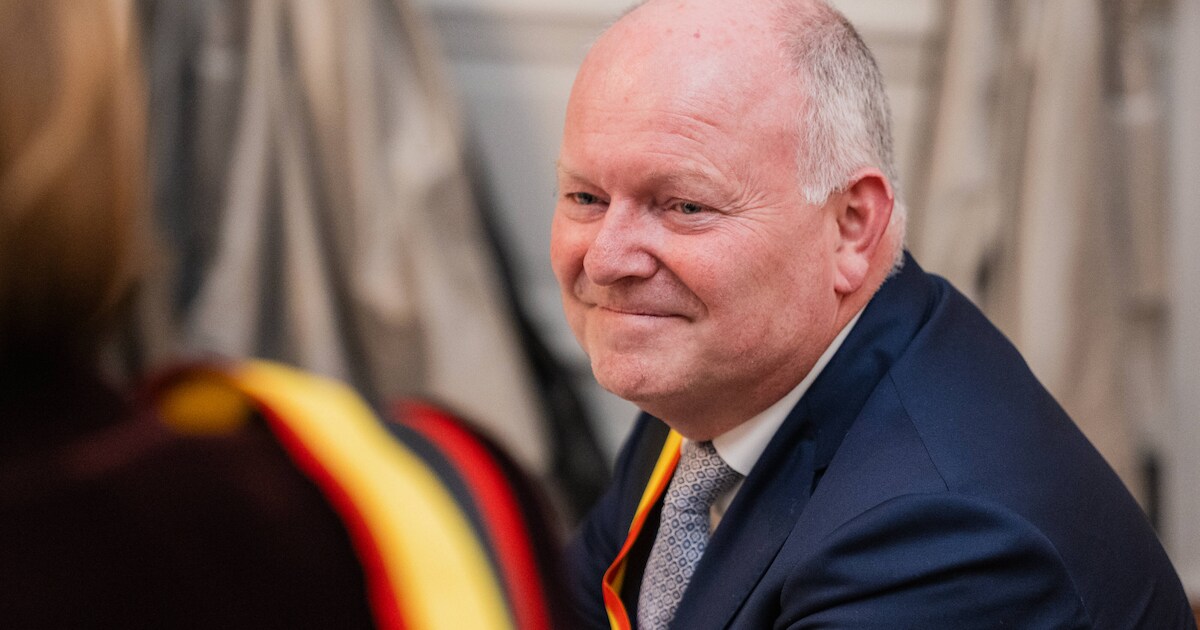 Zoveel uur besteedt Koen Loete aan zijn job als burgemeester van Eeklo ...