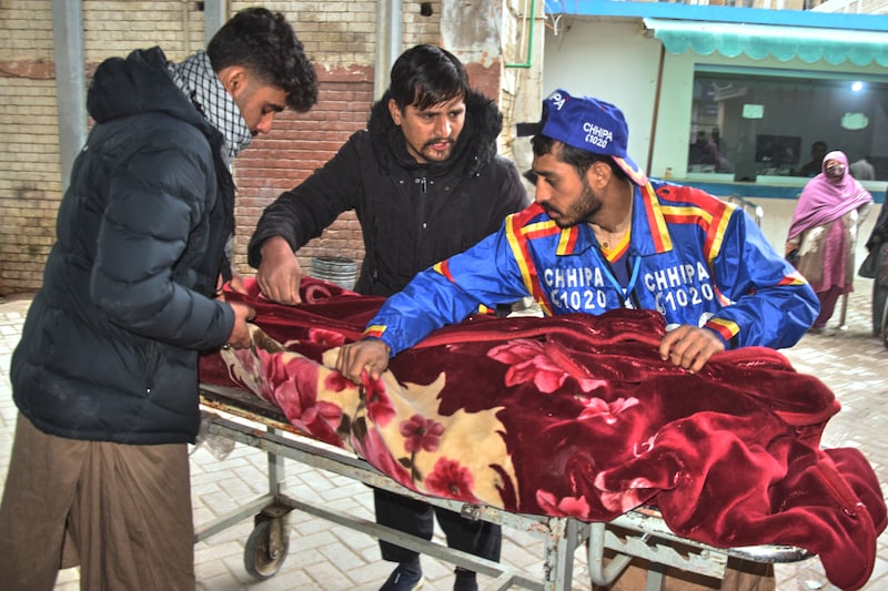 Ruim 120 doden bij reeks aanvallen van se­pa­ra­tisten in Pakistaanse ...