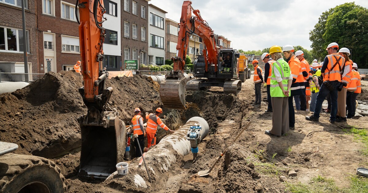 Eerste rioolbuis in circulair zwavelbeton aangelegd in Merksem: “CO2 ...