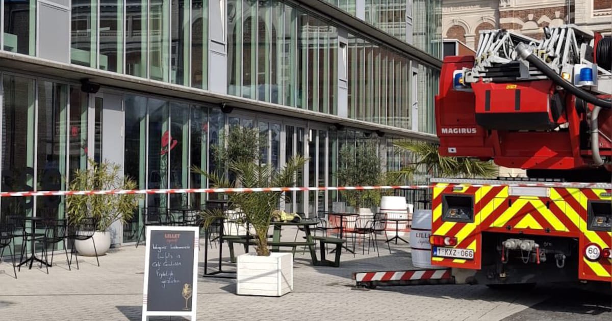 Geen brand, wel valgevaar: Terras van populair café Coulisse in Tienen ...