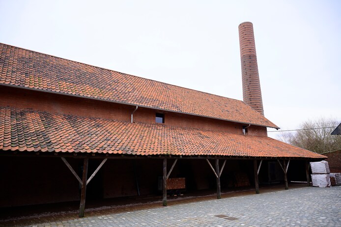 Bakker Danny (54) maakt indrukwekkende verjaardagstaart van Emabb-site ...