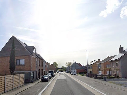 Fietser (57) gewond naar ziekenhuis na aanrijding door bestelwagen ...