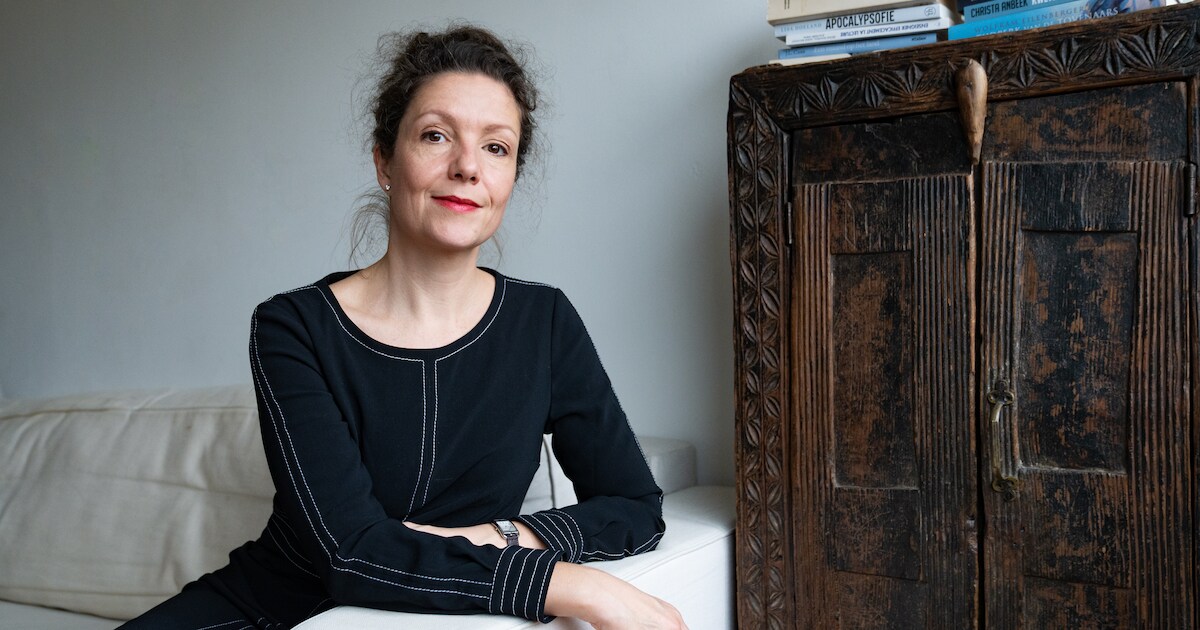 Filosoof Tinneke Beeckman geeft lezing in bibliotheek van Gooik ...