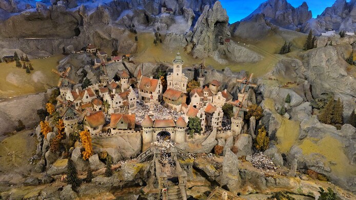 Muis knaagt deel van klassieke Efteling-attractie kapot: “Kasteel is nu ...