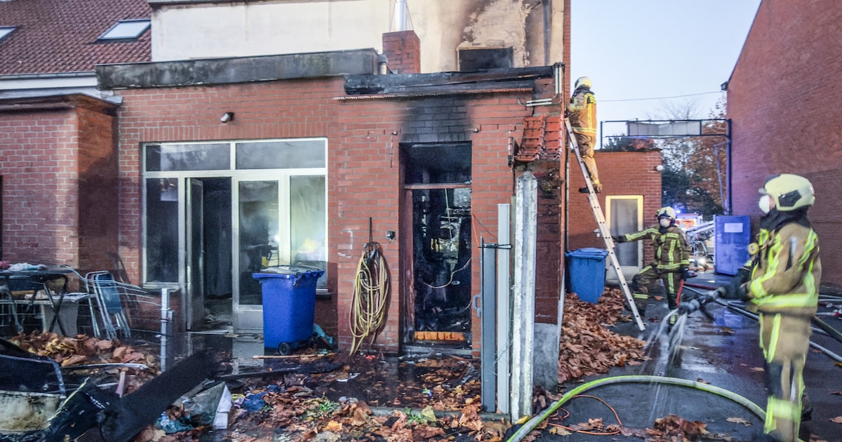 Uitslaande brand maakt huis in Ename onbewoonbaar: “Gelukkig konden we ...