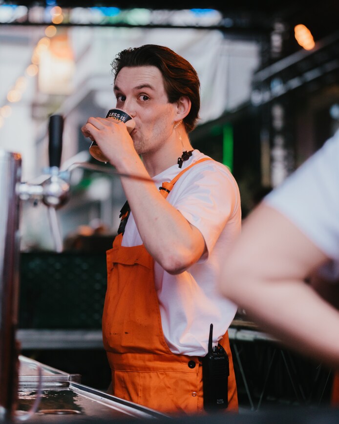 Kortrijks bekendste nachtkroeg is over te nemen: Gilles (27) neemt ...