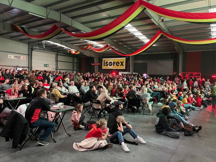 Nog meer volk in Isorex-arena voor helaas nog slechtere WK-match ...