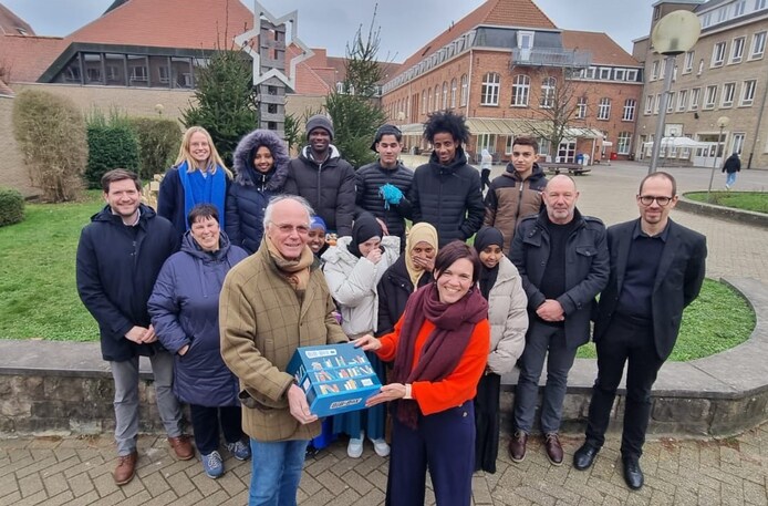 BIB-boxen voor OKAN-klas dankzij Lions Club Ieper – Poperinge: “Daarmee ...