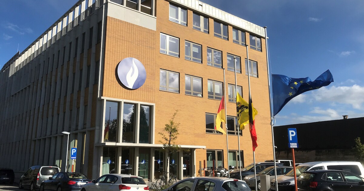 Mildere straf voor jongeman die agent hersenschudding slaat na verkeersongeval | Oostende | hln.be