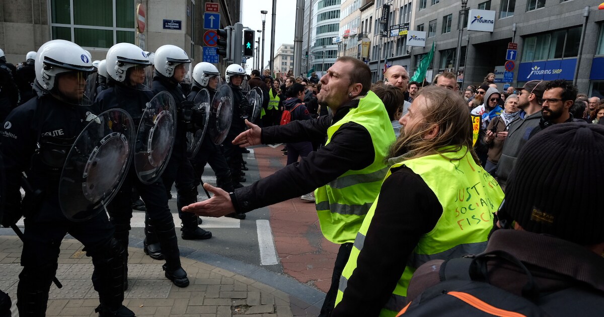Geweld tegen politie stijgt: 400 agenten aangevallen in halfjaar | Binnenland | hln.be