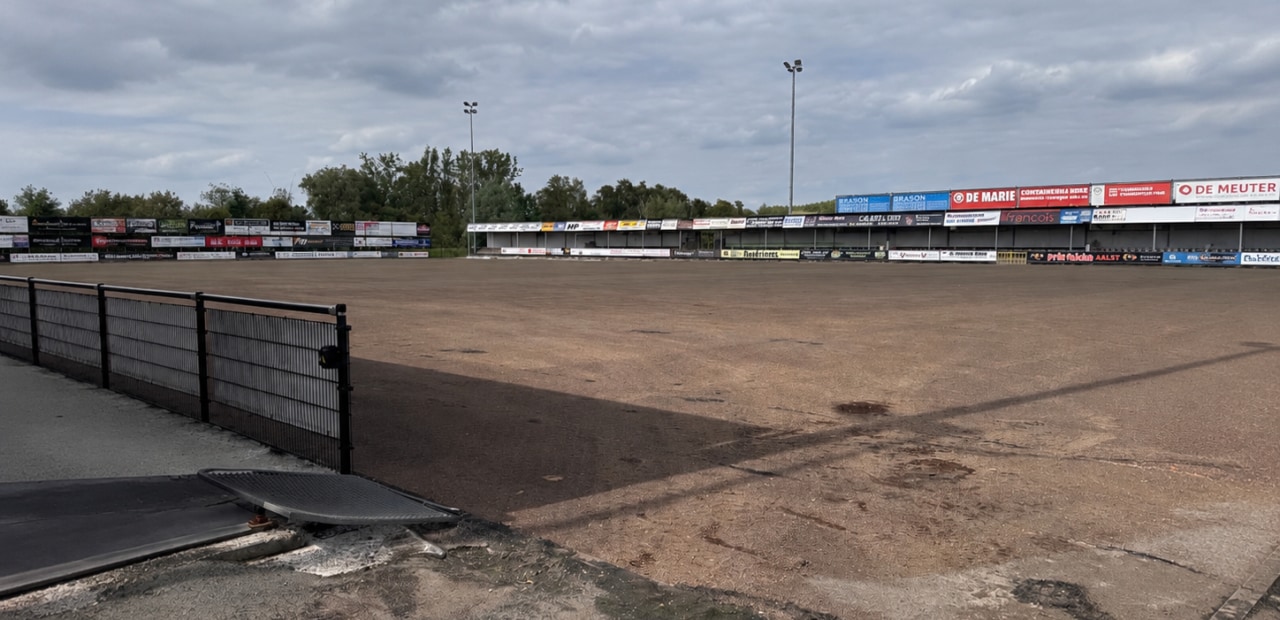 Werken gestart aan kunstgrasveld KVK Ninove: stadsbestuur trekt 350.000 ...