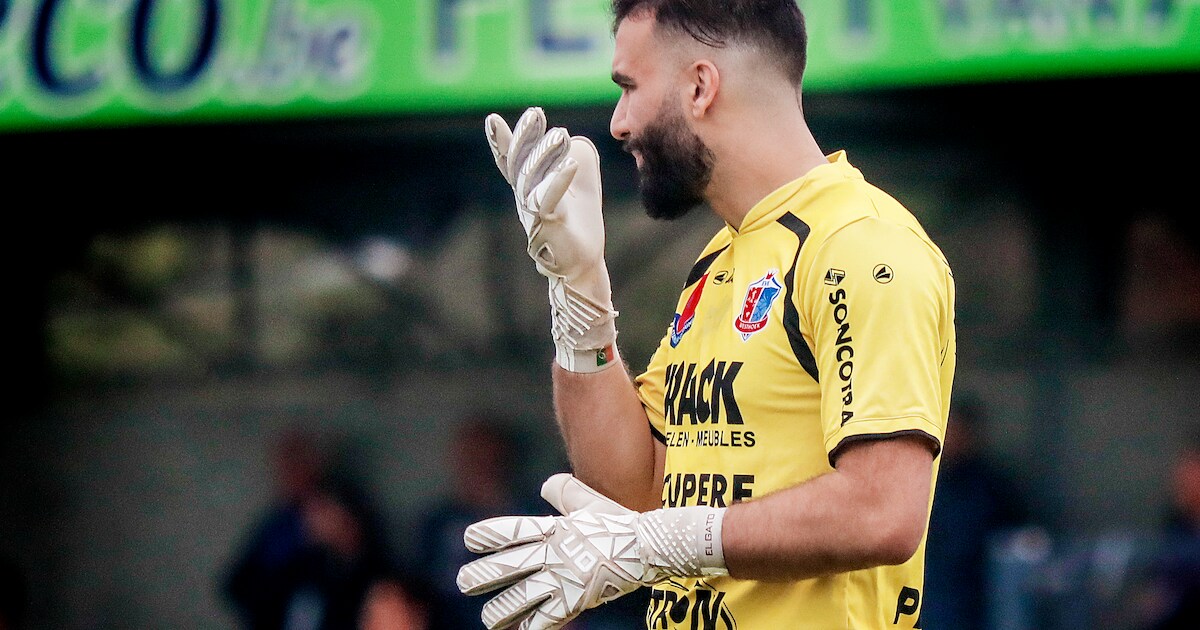 Trainer Bruno Debo ziet KVK Westhoek met 0-5 onderuitgaan tegen leider ...