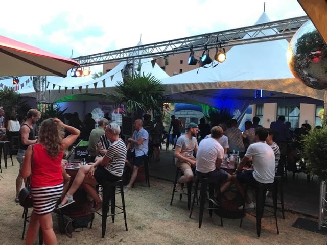 Zomerse pop-up bar in centrum Merelbeke opent vrijdag de deuren | Foto ...