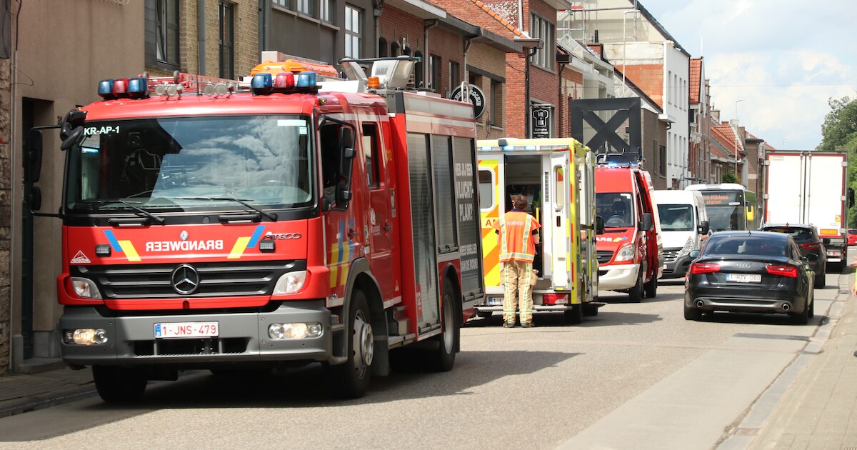 Brandweerman aangereden nadat autopomp in panne valt | Regio | HLN.be