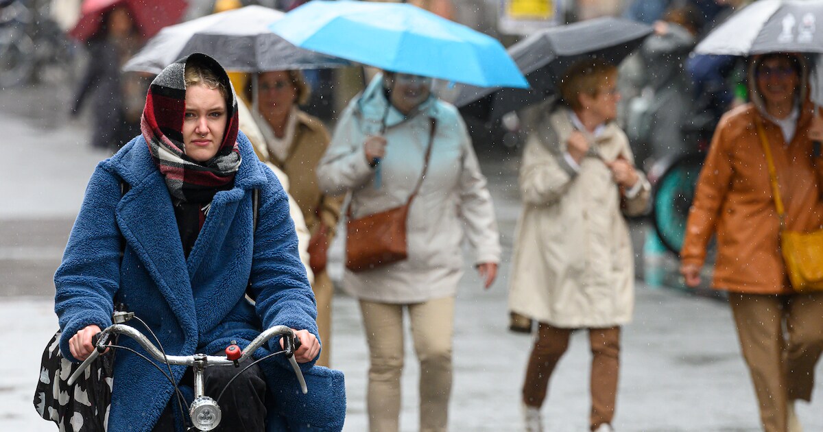 WEERBERICHT. Regenachtige dag met afwisselend zonnige perioden ...