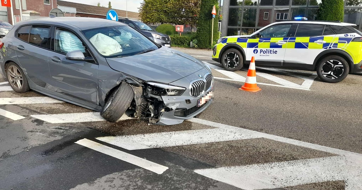 Geen gewonden bij botsing tussen twee voertuigen | Zele | HLN.be
