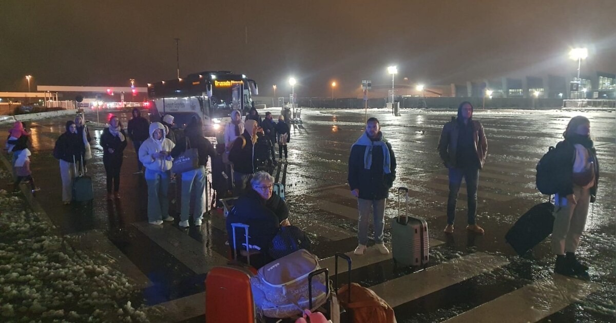 Reizigers stranden in Brussels Airport in plaats van Charleroi nadat ...