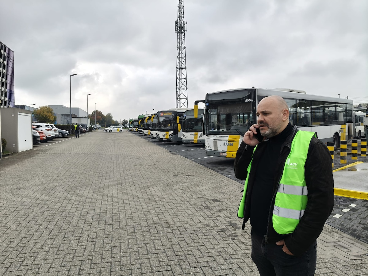 Buschauffeur slaat mama tegen de grond nadat peuter hem stoorde tijdens ...