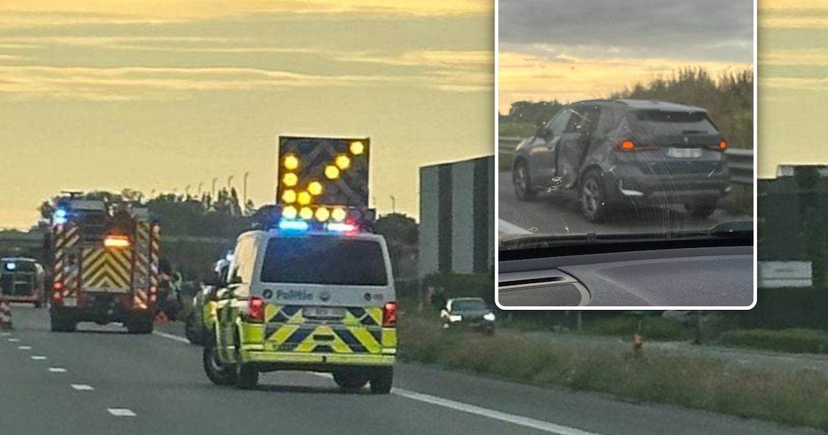 KIJK. Bestelwagen richt ravage aan op expresweg: bestuurder ramt ...