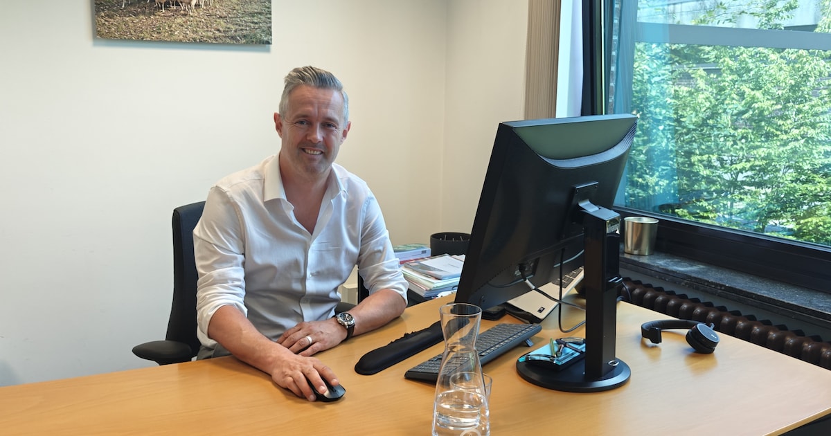 Dit zijn de vakantieplannen van burgemeester van Vorselaar Simon Dens ...