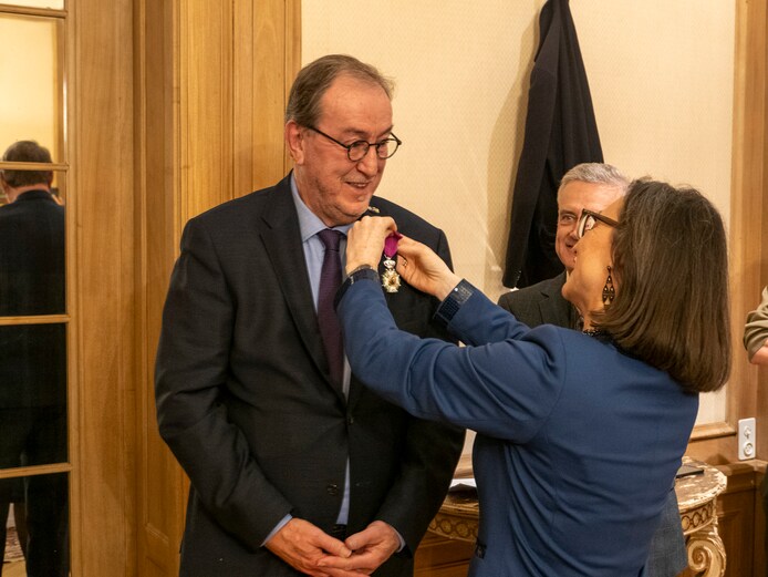 Oud-burgemeester Jan Lonink van Terneuzen Ridder in de Leopoldsorde ...