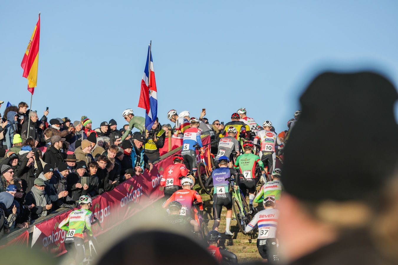 Massa volk geniet van wereldbekercross in Dendermonde | Foto | hln.be