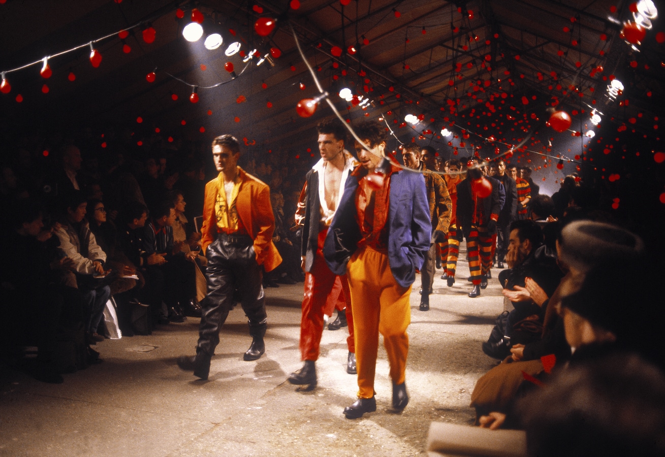 “Van Raf Simons’ teddybeer tot bordeauxkleurige laarzen”: Modemuseum ...