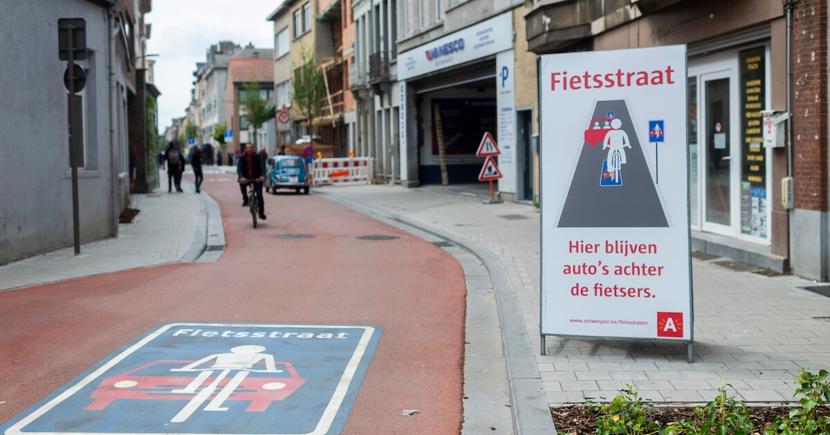 Zes fietsstraten in Antwerpen-Noord krijgen rode asfaltlaag | Antwerpen | hln.be
