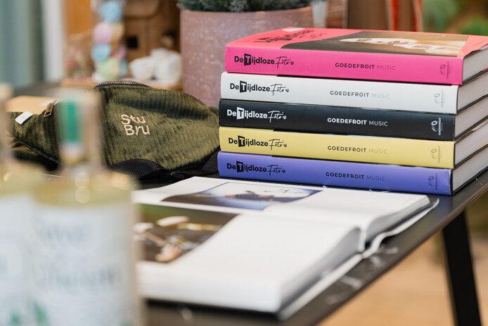 Pull van Het Eiland, #LikeMe of Eva Mouton? Mister T print al jaren voor de grootste Belgische ...