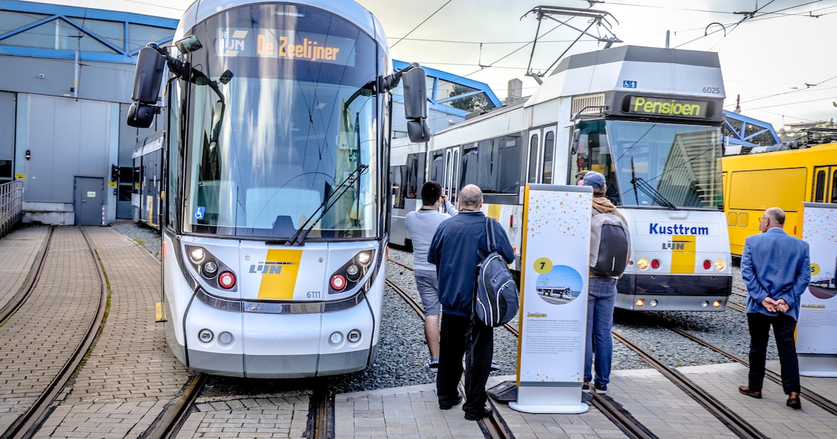 Veel mensen nemen afscheid van de oude kusttrams: “Niets dan lof voor ...