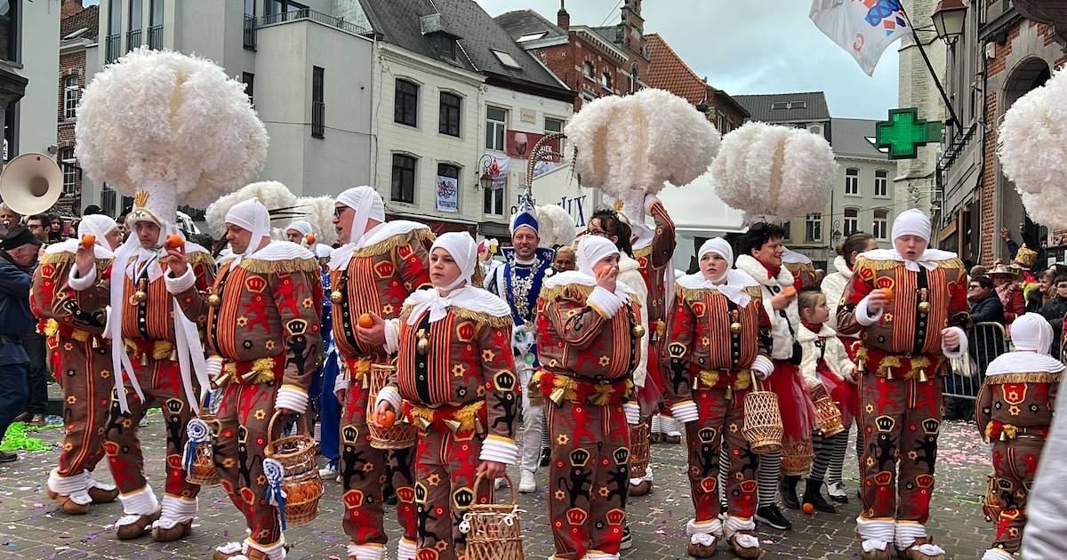 Gilles en Pierrots van Groot Halle maken zich op voor carnaval Halle ...
