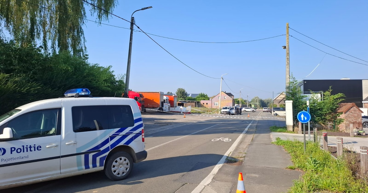 Man (60) dood aangetroffen naast vrachtwagen in Lennik | Lennik | HLN.be