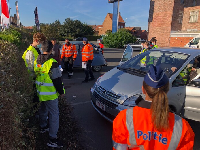 Zesdejaars VTI Menen zijn dagje rechterhand van de politie | Menen | hln.be