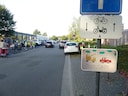 Leerlingen Sint-Hendrik delen snoep en boetes uit | Foto | hln.be