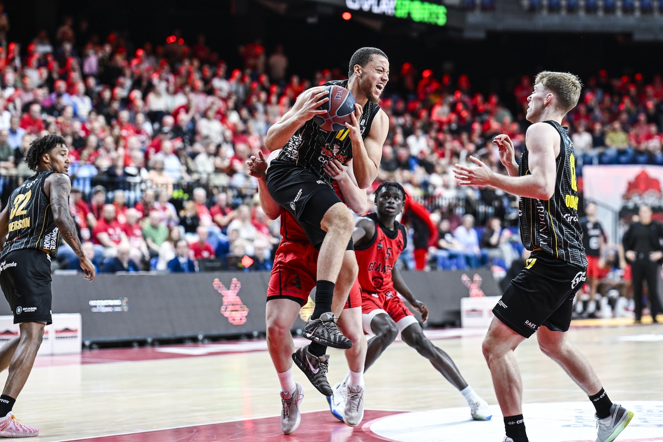 Moussa Sylla speelt derde finalematch met Oostende: “Wij de underdog in ...