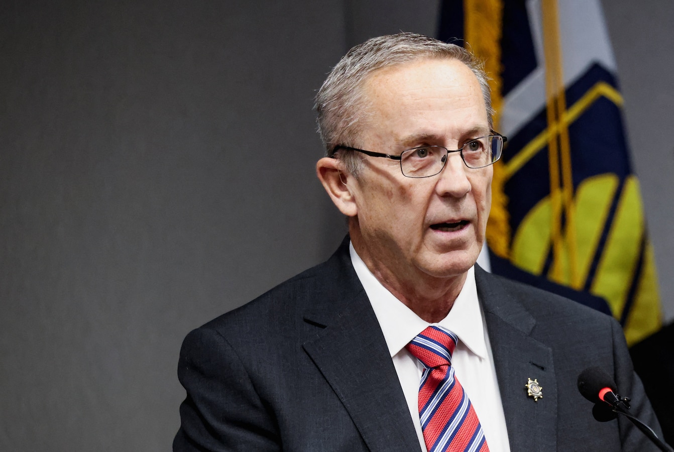 Schutter die Charlie Kirk vermoordde, verstopte briefje voor partner: “Kijk nu onder mijn ...